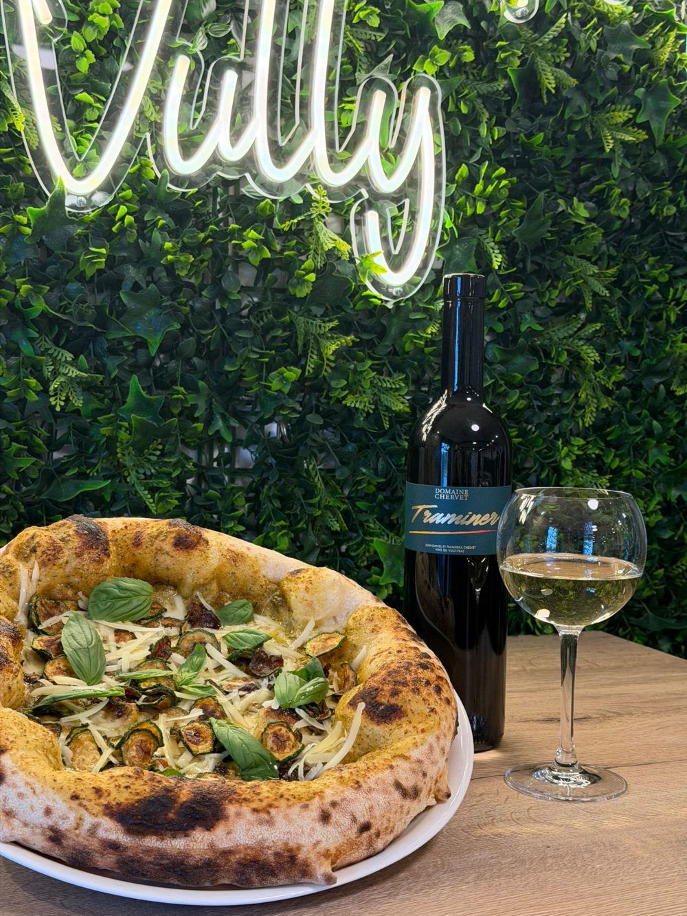 Pizza Nerano Amalfi e Traminer Domaine Chervet: quando l’incontro tra ...